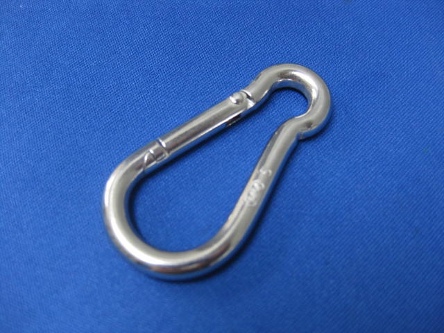 ステンレススナップフックB型B-5です。太さ5ミリ、全長53ミリ、幅27ミリです。