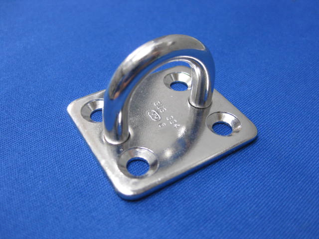 ステンレスアイプレートIP-6です。太さ6ミリ、縦40ミリ、横35ミリです。