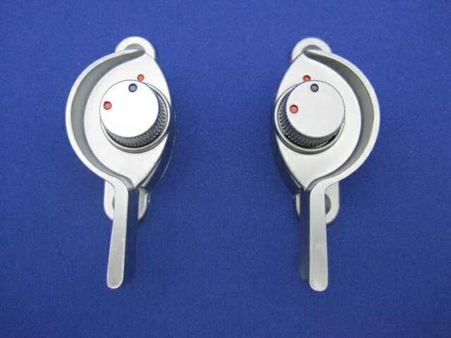 KCクレセント004番です。 全長65ミリ、ビスピッチ50ミリです。 左右の勝手がありますので、図を見てご確認の上、ご注文時にお選びください。(2枚合わせの真ん中につく場合はほとんどが右勝手です。)KCクレセント004番(KC-4)（KC4...