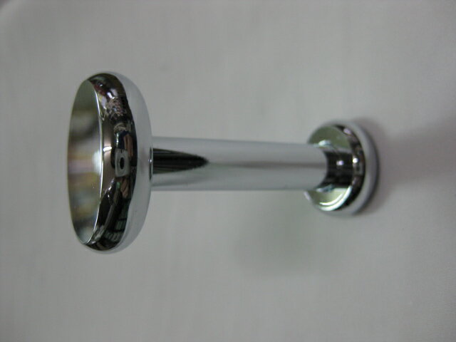 ロイヤルのフックLTR-32 60ミリ クローム色です。全長59ミリ、軸芯の直径10ミリ、フック頭部の直径32ミリ、台座部分の直径22ミリです。