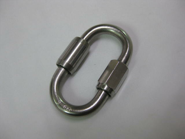 ステンレスオープンリングOP-6です。太さ6ミリ、全長55ミリ、幅30ミリです。