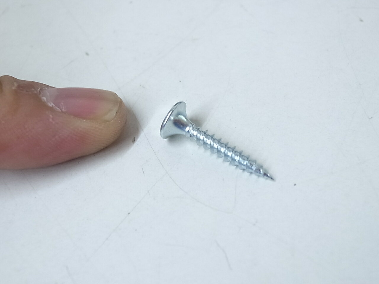 安全安心の完全日本製セントラルファスナー社製(Central Fastener)ドライウオール ラッパ頭 3.5×22 ユニクロメッキ100本入です。