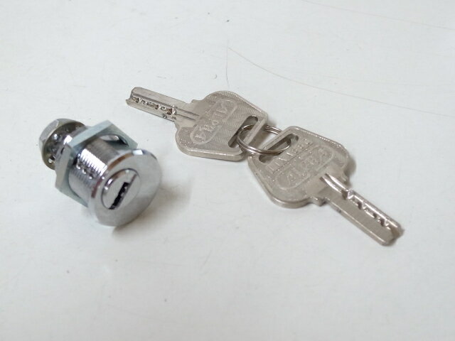 ALPHA(アルファ) C-820ドムロック純正キー2本付です。表面直径22ミリ、長さ30ミリ、胴体太さ18ミリです。
