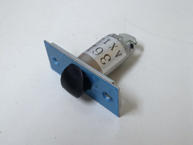 ミワロックのLL(LL-6 LL-0)シリーズ用のラッチ部のみです。フロント記号MIWA LL、フロントサイズ57ミリ×24ミリです。 ラッチを上下を反転させることにより、左右いずれの勝手にも対応できる左右勝手兼用品となっております。 フロ...