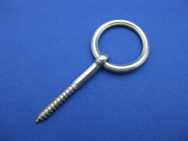 ステンレス丸カンスクリューSR-5です。円の太さ5ミリ、円の内径30ミリ、釘の太さ6ミリ、釘の長さ55ミリです。