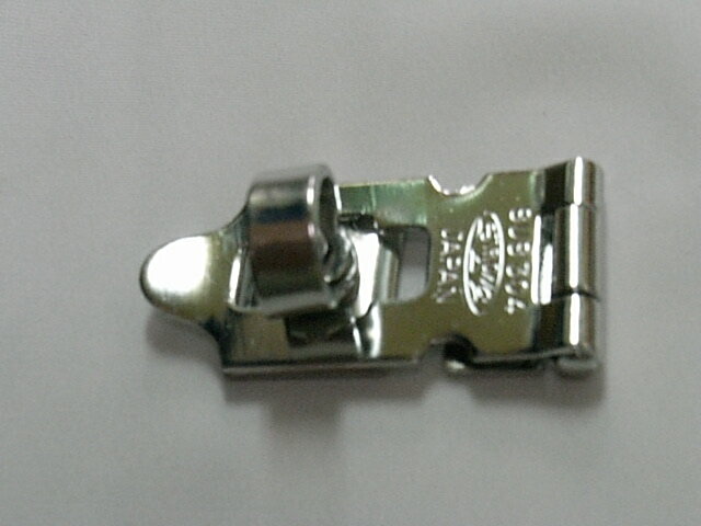 ステンレス製ストロング掛金45ミリタイプです。 取付時の幅48ミリ、高さ22ミリです。ステンストロング掛金45ミリ ステンレス製ストロング掛金45ミリタイプです。 取付時の幅48ミリ、高さ22ミリです。