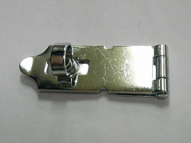 ステンレス製ストロング掛金95ミリタイプです。 取付時の幅98ミリ、高さ37ミリです。ステンストロング掛金95ミリ ステンレス製ストロング掛金95ミリタイプです。 取付時の幅98ミリ、高さ37ミリです。