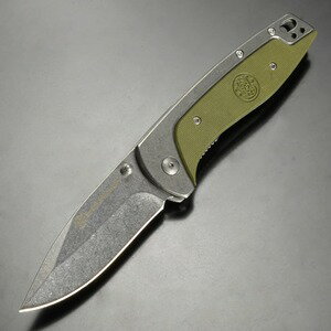 スミス＆ウエッソン foldingknife フレイターハンドルにスチールフレームを採用した頑丈な折りたたみナイフ米国老舗銃器メーカー「Smith＆Wesson」が手掛ける折りたたみ式ナイフ。ブレード材は研ぎやすく錆びにくいことが特徴のステ...
