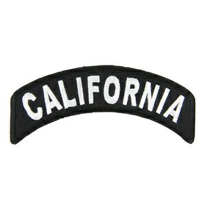 ミリタリーパッチ ワッペンアイロンシート付きで簡単に付けることができるミリタリーパッチ。カリフォルニアのミリタリーパッチ。黒地に銀色糸でCALIFORNIAの文字が緻密に刺繍されています。裏面にアイロンシートが付いていますので、服や帽子にア...