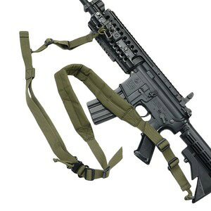 レプズギア 携行用 ベルトストラップ取り付けが簡単なパラコードで接続できるライフル用スリングミリタリーブランド「REPSGEAR(レプズギア)」のライフル用スリング。取り付け先を自由に選びやすいパラコードで結びつけるタイプ。肩に当たる位置は...