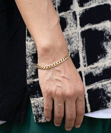 GOLD ▼製品説明 【by CAMBIO】 --CAMBIO -- ユニセックスでお使い頂けるミニマルなシルバーアクセサリーカッティングを入れた喜平タイプチェーンブレスレットエンドには小ぶりなSENTIプレート10金コーティング ▼寸法(...