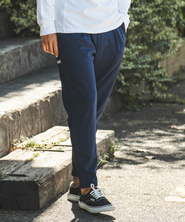 navy black ▼製品説明 【by CAMBIO】 --CAMBIO -- 181cmのモデルがMサイズを着用。ボリュームのあるウェスト周りから裾にかけてテーパードしたシルエットが大人っぽさのあるスラックスパンツ。素材自体は吸水性と伸...