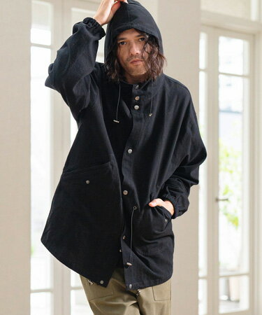 BLACK CHARCOAL BEIGE ▼製品説明 【by CAMBIO】 --CAMBIO -- 175cm B90-W73-H89 靴26.5cmのモデルがMサイズを着用。米軍による雪上カモフラージュ用のアイテム「スノーパーカー」をデ...