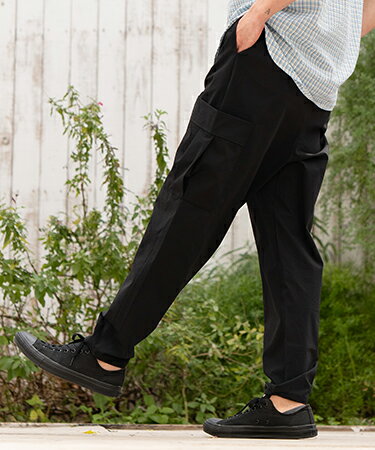 BLACK OLIVE BEIGE ▼製品説明 【by CAMBIO】 --CAMBIO -- 180cm C89-W72-H94 靴27.5cmのモデルがMサイズを着用。撥水性があるナイロンリップストップを採用したバルーンカーゴパンツです...