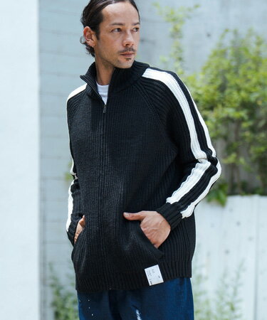BLACK BLUE ▼製品説明 【by CAMBIO】 --CAMBIO -- 180cm C89-W72-H94 靴27.5cmのモデルがMサイズを着用。サイドラインを施したドライバーズニット。ライン部分はシンプルな2本の配色デザイン。...
