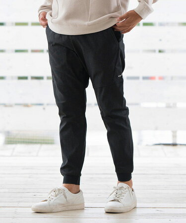 BLACK INDIGO ▼製品説明 【by CAMBIO】 --CAMBIO -- 181cmのモデルが4(L)サイズを着用。・裏起毛素材で寒い日も快適・洗濯機で丸洗いOK・デニムライクな素材でスポーティになりすぎない。大人のカジュアルウ...