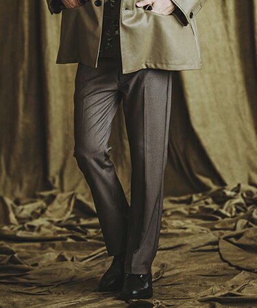 BROWN NAVY BLACK ▼製品説明 【by CAMBIO】 --CAMBIO -- ブーツカットトラウザーズ90年代から2000年代初頭のスタイルが再燃する中で欠かせないアイテムとして注目を浴びているブーツカット。股上はやや深くと...