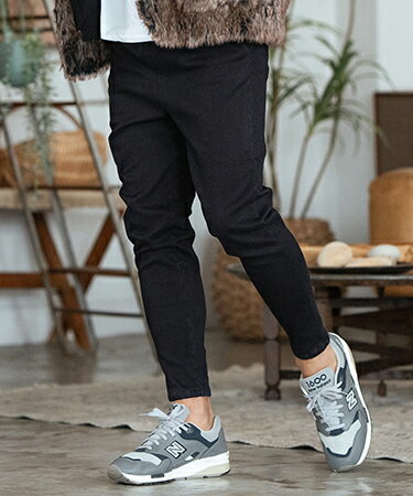 NAVY BLACK INDIGO ▼製品説明 【by CAMBIO】 --CAMBIO -- 180cm C89-W72-H94 靴27.5cmのモデルがMサイズを着用。細身でスタイリッシュなサルエルデニムジョガーパンツです。デニムの内側...