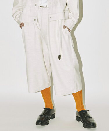 oatmeal beige l.black ▼製品説明 【by CAMBIO】 --CAMBIO -- モデル身長：185cmbeige：Lサイズ　oatmeal：Mサイズ　l.black：Sサイズ着用ウール混ながらテロっとした風合いのカッ...