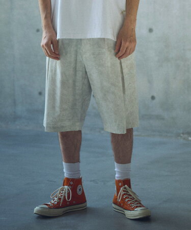 WHITE GREY BLACK ▼製品説明 【by CAMBIO】 --CAMBIO -- 175cm B90-W73-H89 靴26.5cmのモデルが2サイズを着用。ストレッチのナイロンリップストップ生地にムラ染めをしたようなプリントを...