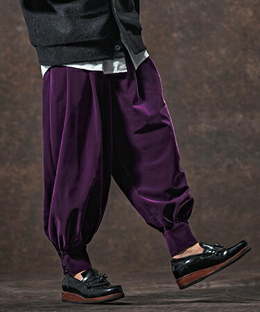 Black Brown Purple ▼製品説明 【by CAMBIO】 --CAMBIO -- 175cm B83cm-W66cm-H87cmのモデルがMサイズを着用。光沢感がきれいなベルベット生地を使用したベルベットタックパンツ。裾部分...