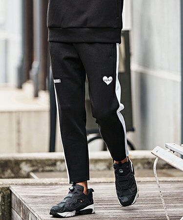 top gray black×WHT black ▼製品説明 【by CAMBIO】 --CAMBIO -- 181cmのモデルがMサイズを着用。しっかりした肉厚のダンボール素材を使用しているパンツ。左腿にはハートアレンジのロゴプリント、右...