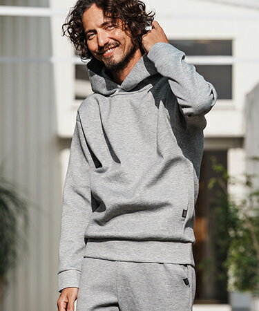 top gray navy black ▼製品説明 【by CAMBIO】 --CAMBIO -- 181cmのモデルがMサイズを着用。もちもちとした着心地の良いダンボール素材※を使用し、リラックスした中に品も感じさせる人気のシリーズ。フー...