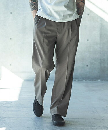 Black Khaki ▼製品説明 【by CAMBIO】 --CAMBIO -- 【通気性に優れた、リサイクルポリエステルのイージーストレート】環境に配慮したリサイクルポリエステルを使用。空羽織によって縦方向に空間を持たせた織組織は、非常...