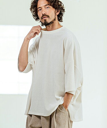 OFF.WHITE BLACK BEIGE ▼製品説明 【by CAMBIO】 --CAMBIO -- 181cmのモデルが46サイズを着用。柔らかなタッチのニットソーT-shirt。【デザイン・ディテール】サイドスリット。シンプルながらに...