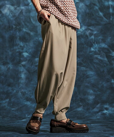 Black Blue grey Beige ▼製品説明 【by CAMBIO】 --CAMBIO -- 175cm B83cm-W66cm-H87cmのモデルがMサイズを着用。渡り幅などをかなり広めにとったワイドシルエットのタック入りバルー...