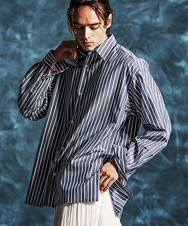 Sax Navy ▼製品説明 【by CAMBIO】 --CAMBIO -- 175cm B83cm-W66cm-H87cmのモデルがMサイズを着用。マルチストライプ生地を使用したボックスシルエットシャツ。シャリ感のあるポリエステルコットン...
