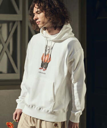 Gray White ▼製品説明 【by CAMBIO】 --CAMBIO -- 175cm B83cm-W66cm-H87cmのモデルがWhite：Lサイズ、Gray：Mサイズを着用。手描きのタッチで描いた犬たちをアメリカのカレッジスウェ...