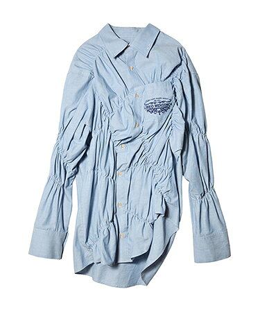 WHITE BLUE ▼製品説明 【by CAMBIO】 --CAMBIO -- 定番のギャザーシャツ。オーバーサイズのシャツにシャーリング加工をし、ランダムなシルエットのシャツに仕上げています。 ▼寸法(平置き) Mサイズ／着丈:80cm...