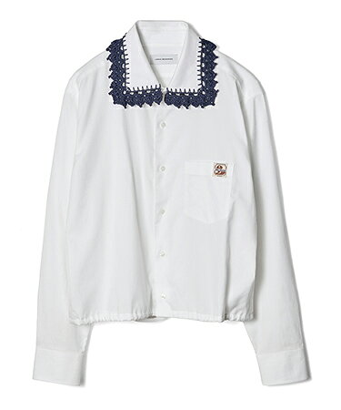 WHITE BLUE ▼製品説明 【by CAMBIO】 --CAMBIO -- 襟まわりにクロシェでレースを施したシャツ。ウエストのコードで絞ったりできるのでショート丈のシャツアウターにもなります。 ▼寸法(平置き) Mサイズ／着丈:56...