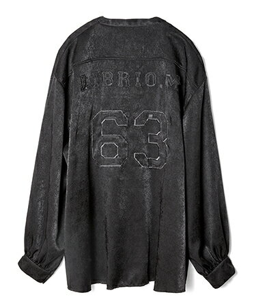 BLACK BEIGE ▼製品説明 【by CAMBIO】 --CAMBIO -- ドレープがデザインのサテンシャツ。前のコードでギャザーを寄せられます。裏身頃にはナンバリング刺繍を施し、シックでスポーティなシャツにしました。 ▼寸法(平置...