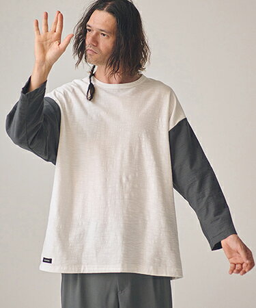 CHARCOAL GREEN ▼製品説明 【by CAMBIO】 --CAMBIO -- 175cm B90-W73-H89 靴26.5cmのモデルが2サイズを着用。表情豊かなスラブ天竺を使用した、リバーシブル仕様の七分袖Tシャツ。素材のム...