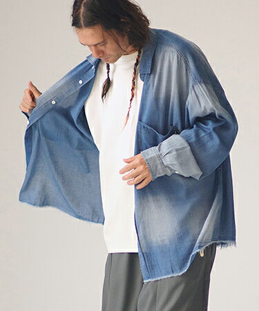 BLACK BLUE ▼製品説明 【by CAMBIO】 --CAMBIO -- 175cm B90-W73-H89 靴26.5cmのモデルが2サイズを着用。透け感のあるシアーデニムにエイジング加工を施した、軽さと深みを併せ持つレギュラーシ...