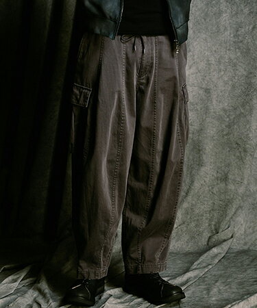 66．fade khaki 98．fade charcoal ▼製品説明 【by CAMBIO】 --CAMBIO -- 米軍の名作M65カーゴパンツをベースに、軽量素材とイージー仕様で再構築したカーゴパンツ。ミリタリー由来の無骨さを残しつ...