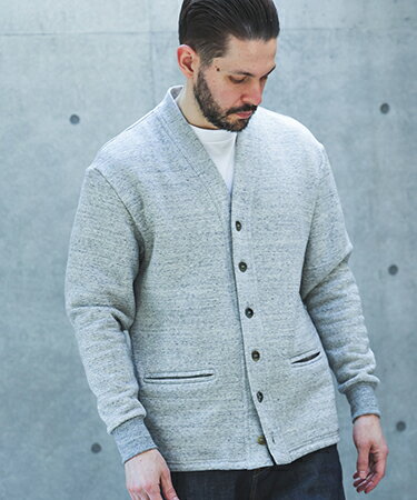 Black Gray ▼製品説明 【by CAMBIO】 --CAMBIO -- 【旧式機が生み出す、裏起毛カーディガン】スウェット素材は、もともとスポーツやトレーニング用途のために生まれ、動きやすさと保温性を兼ね備えた実用的なウェアとして...