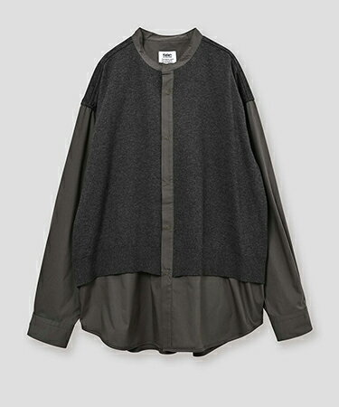 CHARCOAL OFF WHITE SAXE ▼製品説明 【by CAMBIO】 --CAMBIO -- ■トロンプルイユで完結ニットベストをスタイリングしたようなデザインのバンドカラーシャツ。配色の糸で編み上げたニットとTC素材のシャツ...