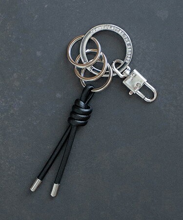 CAMEL BLACK IVORY BLUE RED ▼製品説明 【by CAMBIO】 --CAMBIO -- 【SENTI_FLATTER THE SENSES】ミニマリズム、機能美を追求しつつ、感性に刺激を与えられるモノづくりを目指す...
