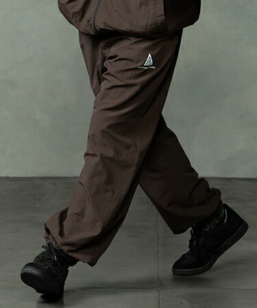 05：BLACK 36：D.BROWN ▼製品説明 【by CAMBIO】 --CAMBIO -- DAYGLYDE TRACKPANTS 36：D.BROWN H175cmのモデルがLサイズを着用05：BLACK H175cmのモデルがL...