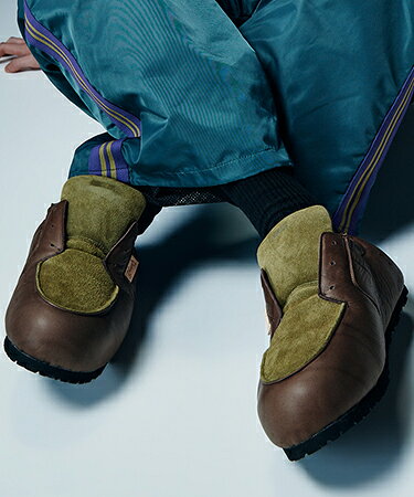 Beige Black Khaki ▼製品説明 【by CAMBIO】 --CAMBIO -- ローファーを風船のように膨らませたウィットあるビジュアルをイージーな履き心地で提案するChunky Slip-On。スリッポン仕様のアッパーはか...