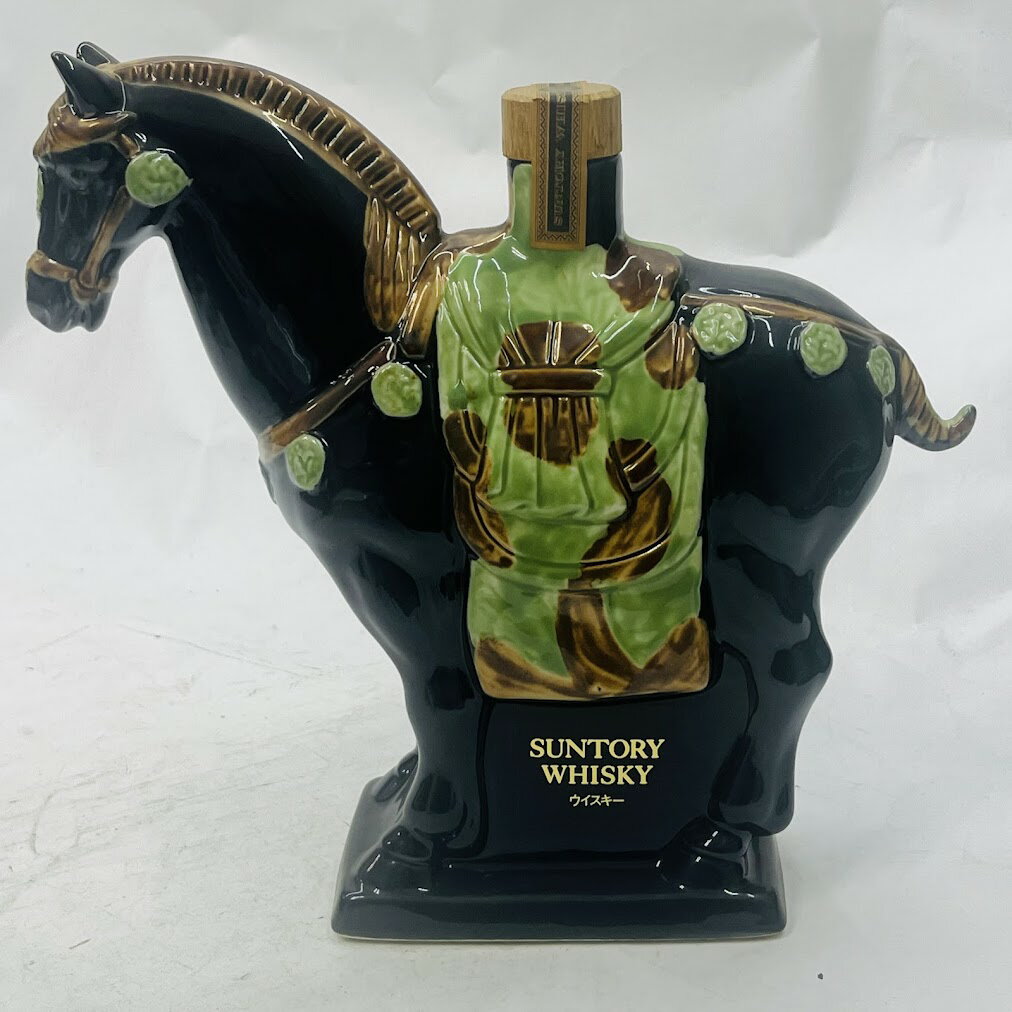 洋酒　　サントリーローヤル午年ボトル600ml43度 内容量 (ml) 600 アルコール度数 43 原産国 国産 付属品 なし ※古酒につきコルクが破損しやすいです。慎重に開栓しましてもきっと起こります。コルクは無保証ですのでご理解の上お...