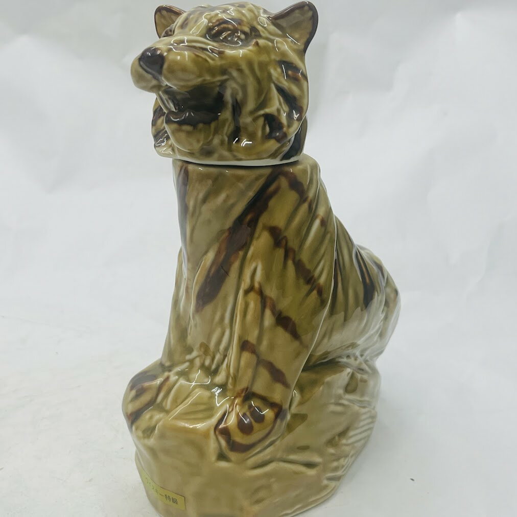 洋酒　　古酒 サントリー ローヤル 干支ボトル 寅歳 1998年43度 600ml 内容量 (ml) 600 アルコール度数 43 原産国 国産 付属品 なし ※古酒につきコルクが破損しやすいです。慎重に開栓しましてもきっと起こります。コル...