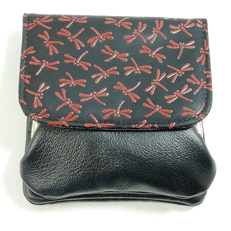 　　印伝 トンボ柄 カブセがま口財布 レッド ブランド 小田清 色・柄 レッド×ブラック 素材 鹿革 仕様 日本 サイズ(cm) 幅約10×高さ約10.5×まち約4 付属品 紙箱 細かなスレ、細かな汚れ等有ります。 現状になりますのでUSE...