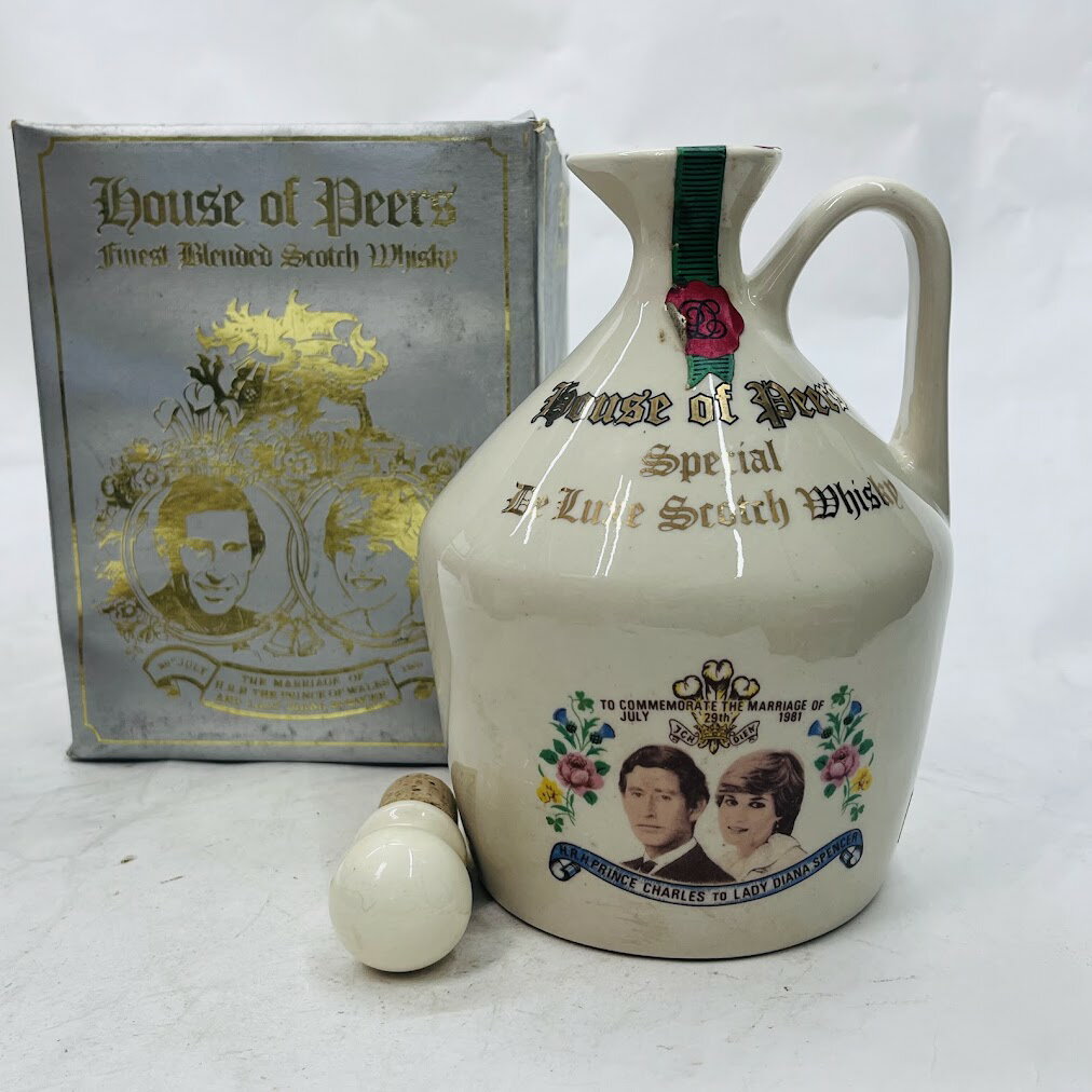 洋酒　　 ハウスオブピアーズ チャールズ皇太子＆ダイアナ妃 陶器ボトル 750ml 43% 内容量 (ml) 750 アルコール度数 43 原産国 イギリス 付属品 箱替え栓（箱くたくたです） ※古酒につきコルクが破損しやすいです。慎重に開...