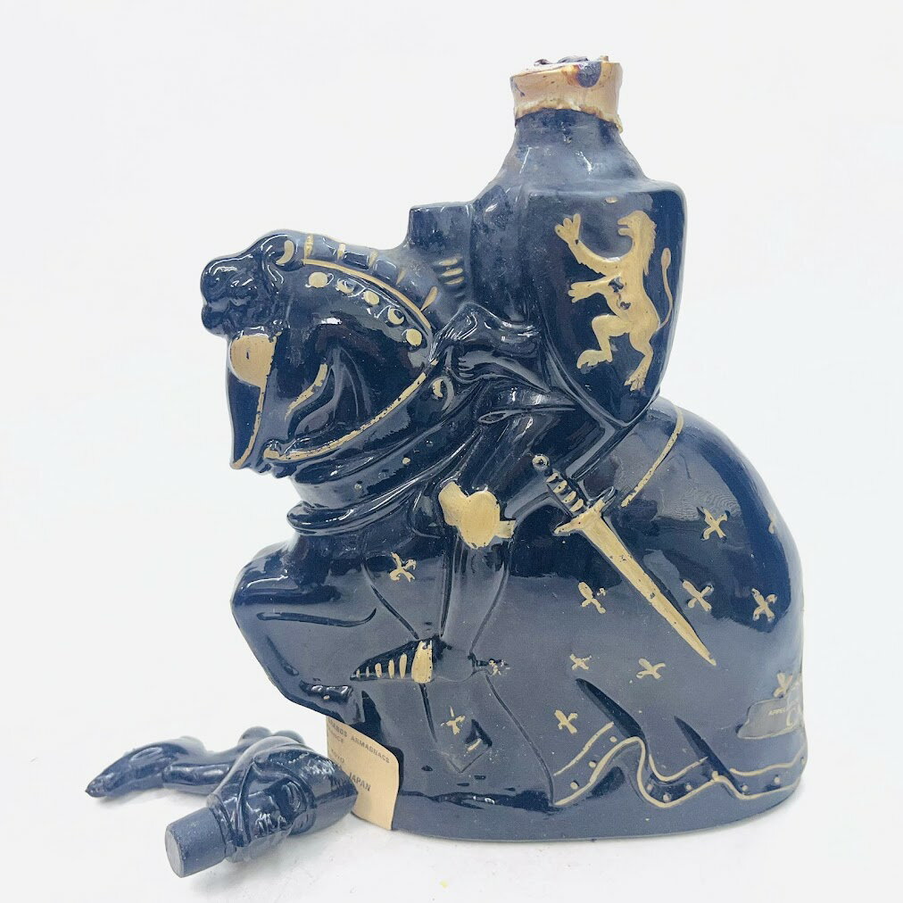 洋酒　　カスタニョン黒騎士ボトルアルマニャック700ml40度替え栓 内容量 (ml) 700 アルコール度数 40 原産国 フランス 付属品 替え栓 ※古酒につきコルクが破損しやすいです。慎重に開栓しましてもきっと起こります。コルクは無保...