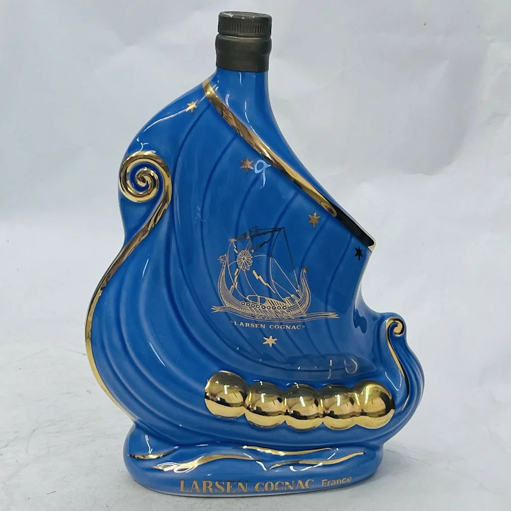 洋酒　　ラーセンスカイブルーシップボトル栓なし700ml40度 内容量 (ml) 700 アルコール度数 40 原産国 フランス 付属品 栓なし ※古酒につきコルクが破損しやすいです。慎重に開栓しましてもきっと起こります。コルクは無保証です...