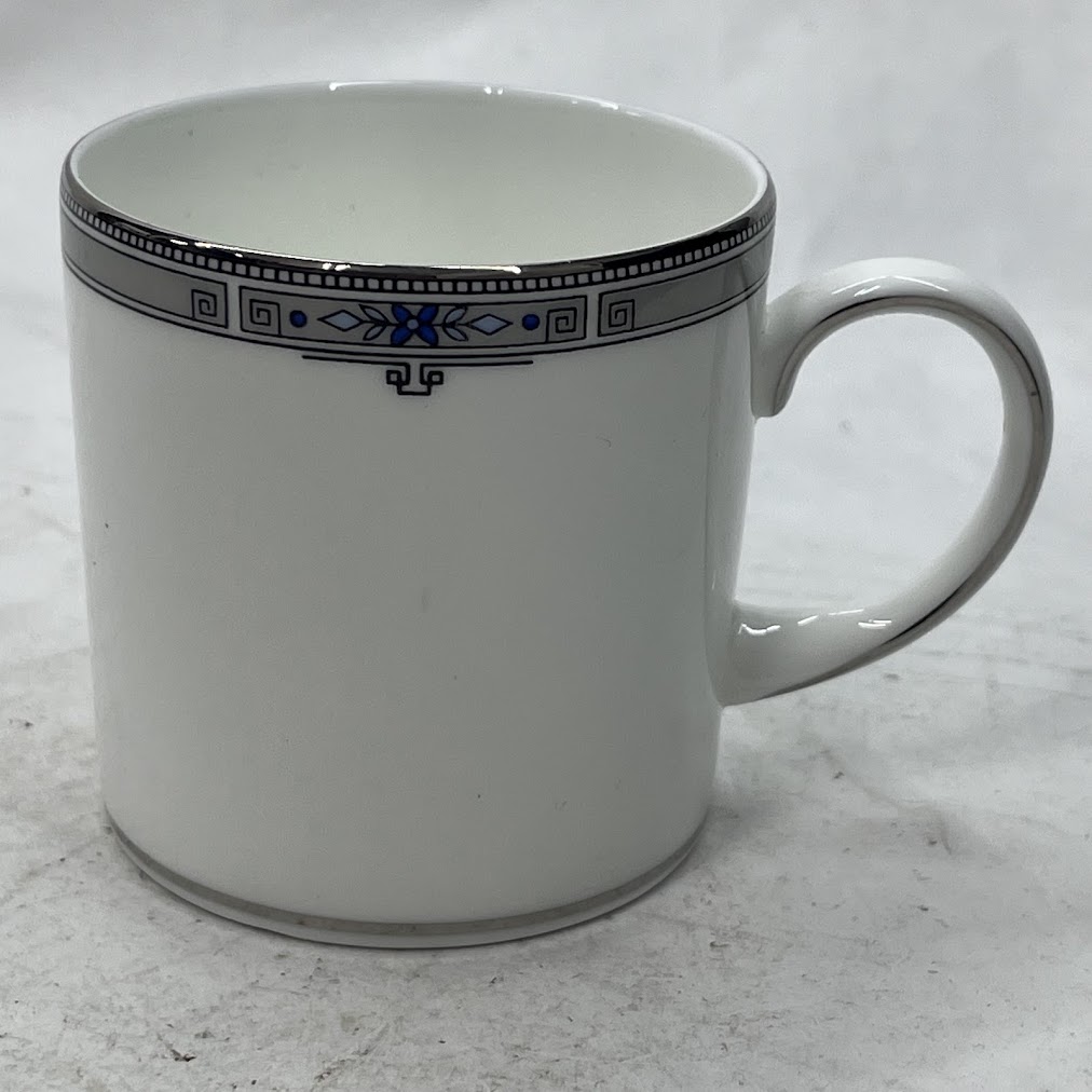 　　ウェッジウッド アムハースト デミタスコーヒーカップ 100ml ※ソーサ欠品 ブランド ウエッジウッド 色・柄 白 素材 デミタスコーヒーカップ 仕様 イギリス サイズ(cm) 口径6.6＊高6.7センチ 付属品 ソーサー欠品 未使用...